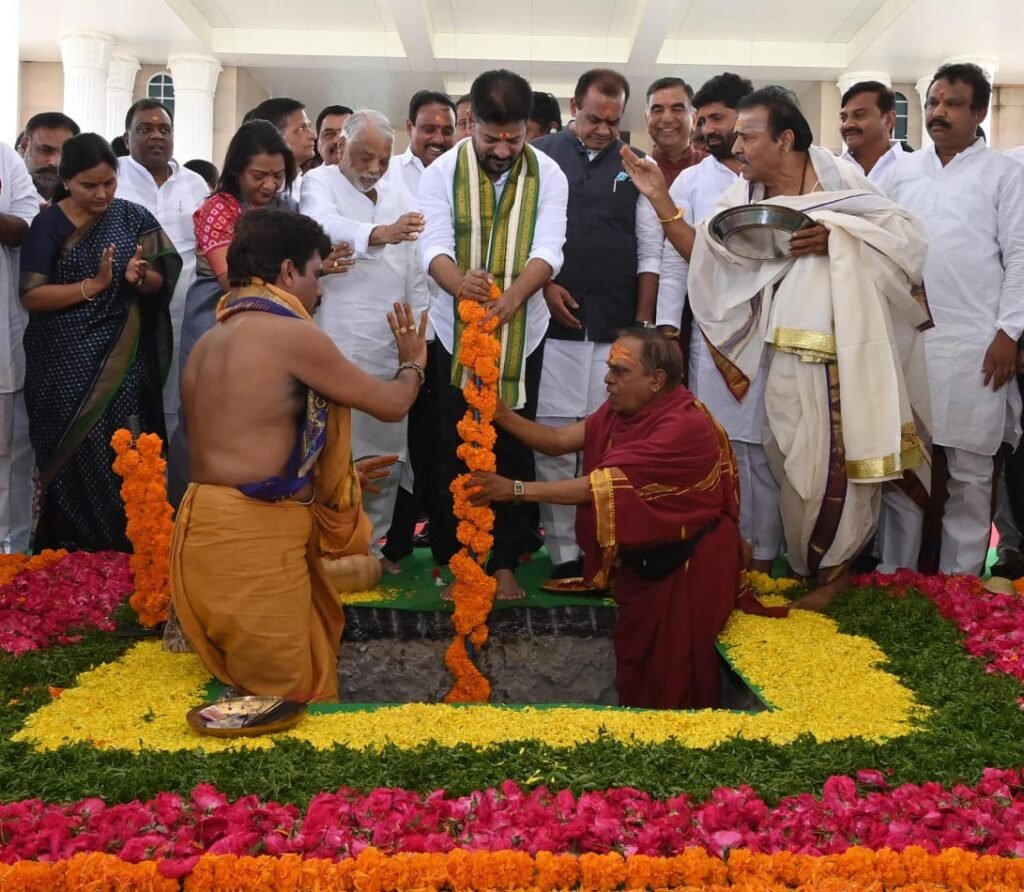 Telangana Talli statue installed on the lines of Million March - Vyus